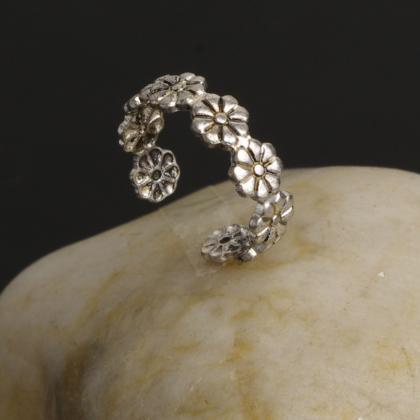 Adjustable Daisy Flower Beautiful Ring on Luulla