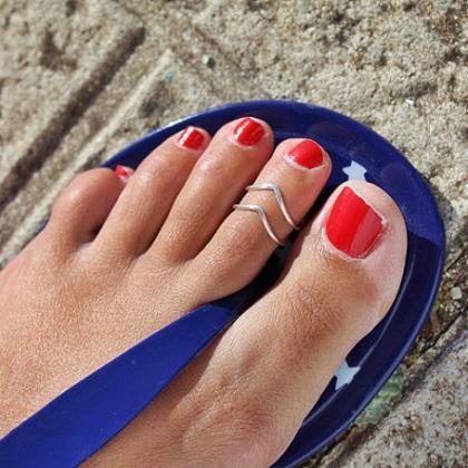 Simple Handmade V Shape Foot Ring on Luulla