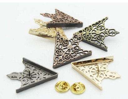 Hollow Pattern Angle Collar Brooch on Luulla