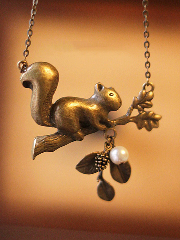 Artistic Retro Vintage Alloy Squirrel Leaf Bead Necklace on Luulla